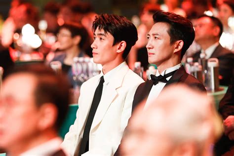 白玉兰现场：雷佳音吴越拿下最佳男女主 搜狐大视野 搜狐新闻