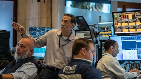 Индексите на Уолстрийт се сринаха в началото на днешната търговия Новини бг