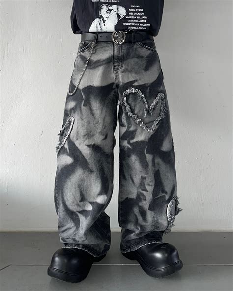 코즈클로젯 하트 자수 데님 팬츠 2color 위시버킷 코즈클로젯 하트 자수 데님 팬츠 2color 위시버킷