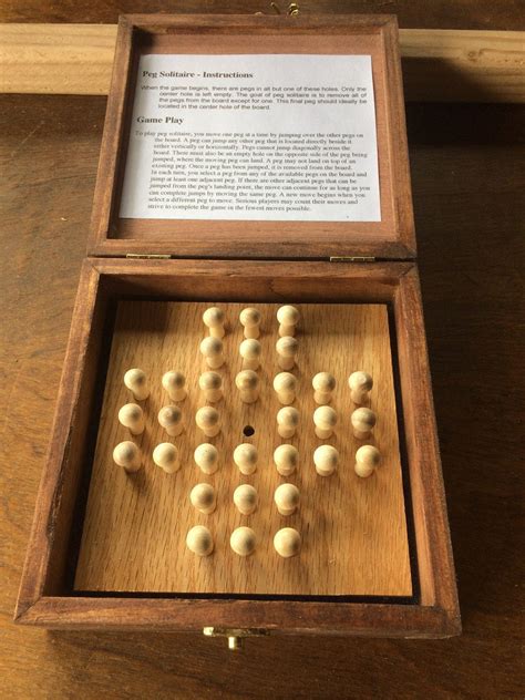 Solitaire Traditional Peg Game
