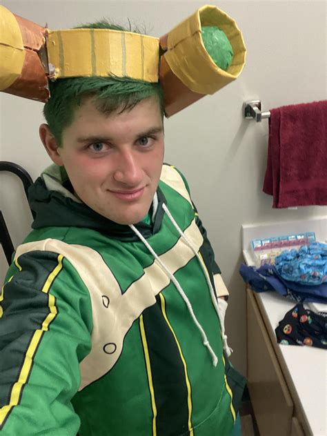 Wore My Male Tsuyu Cosplay To My Campus Halloween Event Tonight R