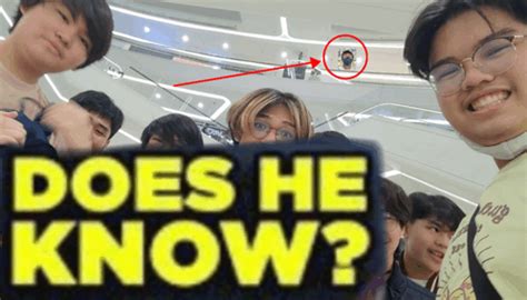 Does He Know Meme Does He Know Discover And Share S