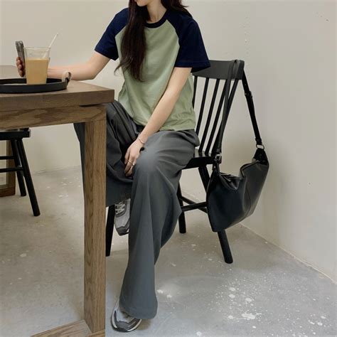 코디세트라운드넥 배색 나그랑 티셔츠핀턱 플레어 와이드 슬랙스 팬츠 세트 2j112491e