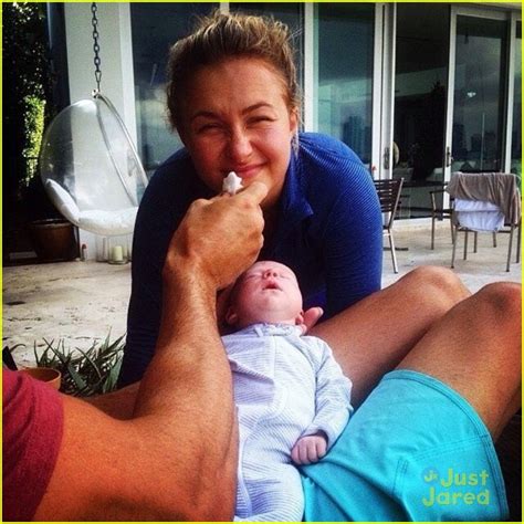 Hayden Panettiere And Wladimir Klitschkos Daughter Kaya Poses For First