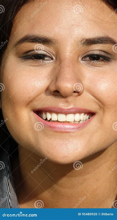 Cara Sonriente De La Persona Hermosa Foto De Archivo Imagen De Tonto