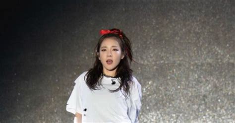 파격 산다라박 망사 스타킹·찢어진 티셔츠… 파타야서 무슨일