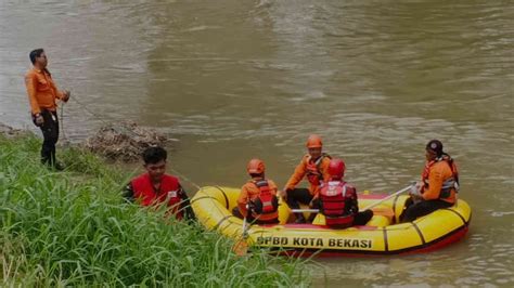 Kakak Adik Hilang Di Kali Bekasi Diduga Terbawa Arus Saat Mandi