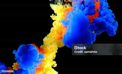 물 속의 컬러 페인트 방울 추상적인 색 혼합물 슬로우 모션 물에 떨어지는 잉크 색의 방울 0명에 대한 스톡 사진 및 기타 이미지