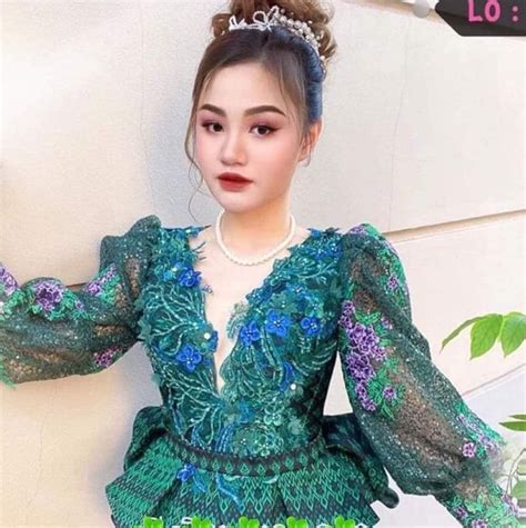 ហូល ផាមួង នឹងរ៉ូបញាំការ Added A ហូល ផាមួង នឹងរ៉ូបញាំការ