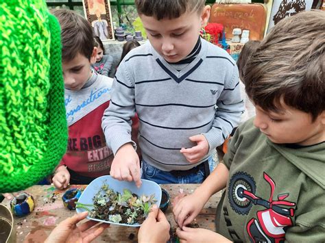 სასკოლო პროექტი გარემო ჩვენს ირგვლივ Iა კლასის მოსწავლეები სტუმრად ყვავილების ორანჟერიას
