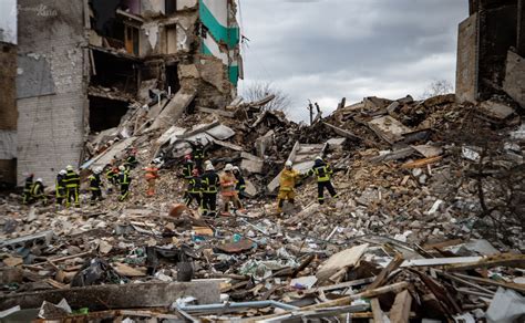 У МВС надали поради як діяти під час обвалу будівлі внаслідок вибуху Вечірній Київ