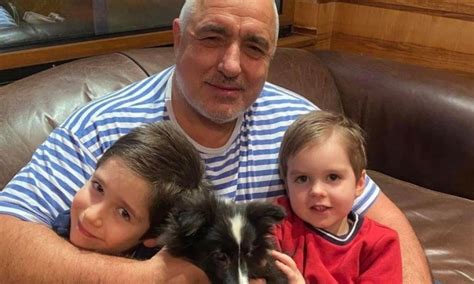 Бойко Борисов Весел празник на Вас и на Вашите семейства ᐉ Новини