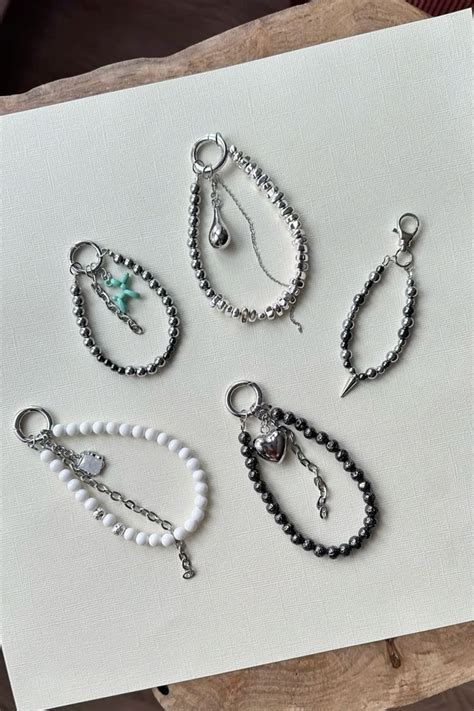 Обвес на сумку • брелок в 2024 г Бисерные украшения Необычные украшения Женские украшения