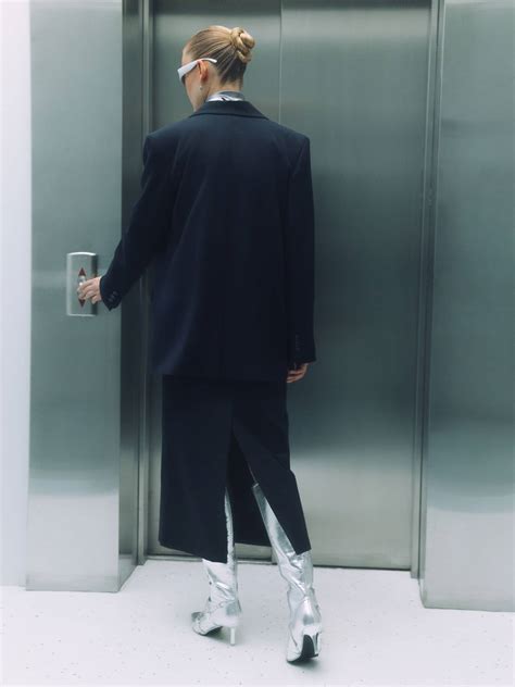 Прямая юбка миди с разрезом сзади Lichi Online Fashion Store