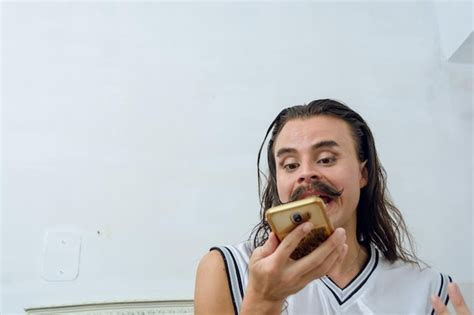 Premium Photo Nonbinary Gender Person Sending A Voice Note With Their Phone Inside Their Room