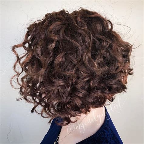 50 Curly Bob Hairstyles For Flattering Modern Looks Hair Adviser