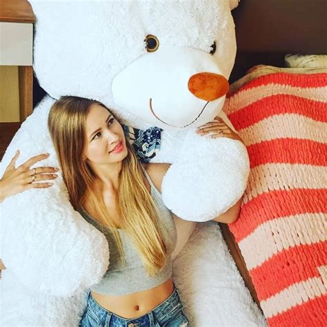 Meet Stella Cardo Age Career Family Net Worth In