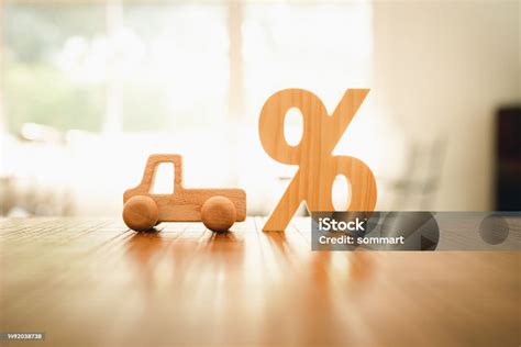 나무 자동차 모델 햇빛이 있는 백분율 기호 관심 개념 새 차 구매 기호 차량 자동차 자동차 수리 서비스 유지 보수 0명에 대한 스톡 사진 및 기타 이미지 Istock