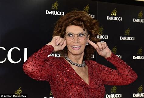 Sophia Loren 80 Defies Her Age In Glamorous Low Cut Scarlet Dress As