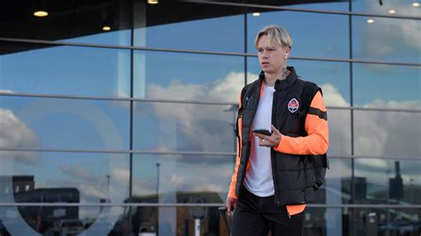 Источник назвал два клуба АПЛ которые следят за Мудриком без Зинченко не обошлось известны