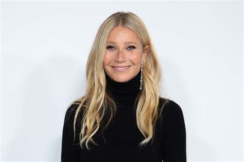 Gwyneth Paltrows 2 895 Travel Tote Look Is Just 17 On Amazon Us Weekly