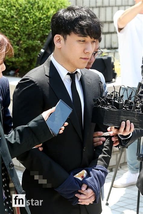 [포토] 승리 ‘포승줄에 수갑차고 헉스