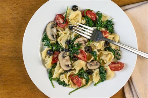 Tortellini Salad With Spinach Tomatoes And Mushrooms Stock Image