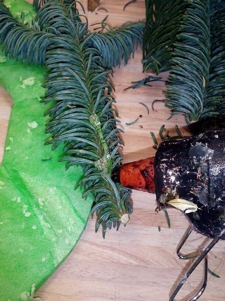 Делаем новогодний веночек своими руками Волшебство идеи творчества и декора рукоделие