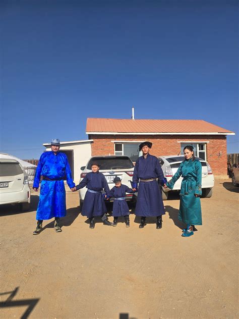 Doogii Гэр бүлийн өдрийн мэнд хүргэе бүх сайхан гэр бүлүүдэд эрүүл энхийг хүсье Facebook