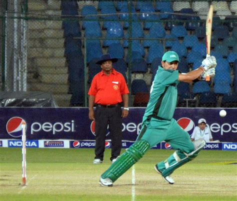 Hasan Raza Punches Through The Offside