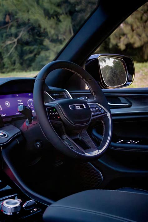 Review 2023 Jeep Grand Cherokee Overland Motorama