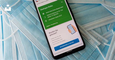 흰색 삼성 안드로이드 스마트 폰 파란색과 흰색 섬유 사진 Unsplash의 무료 녹색 이미지
