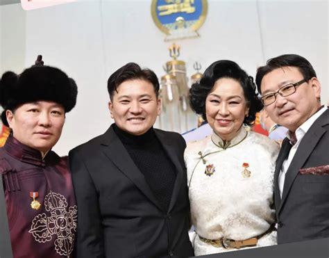 Драмын театраас онцгойрсон энэ цагийн сор авъяастнууд ТАС МН