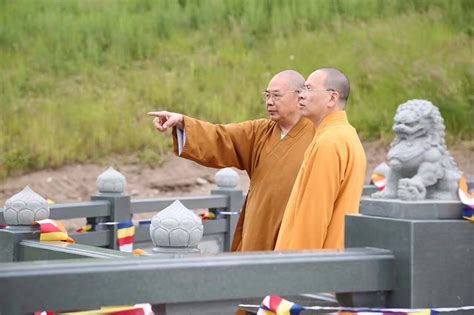 南华寺住持传正大和尚参观五台山