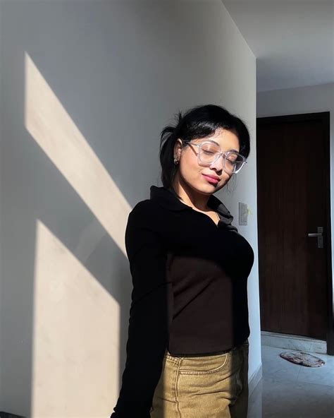 Akankshya Sahu Kiya Tha Ahad Jab Lamho Mein Humne Sare Umra Ka Wada Kyun Karein Hum Ye