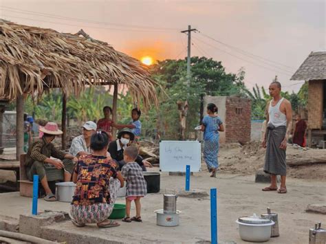 ဆားလင်းကြီးမြို့နယ်ရှိ စစ်ရှောင်စခန်း ၃ ခုကို အစားအသောက်များ ကျွေးမွေးလှူဒါန်း Khit Thit Media