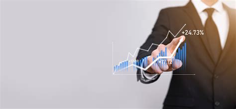그래프 성장을 유지하고 자신의 사업에서 차트 긍정적 인 지표의 증가를 보유하고 사업가 투자 개념판매 데이터 및 경제 전략 및