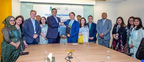 Brac University Signs Mou With Standard Chartered Bank To Develop A Curriculum On Financial