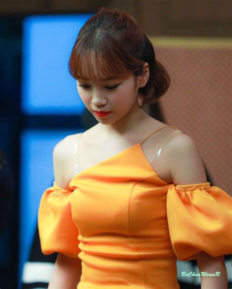 Pin On Iz One Kpop Girls Korean Girl Kpop Girl Groups