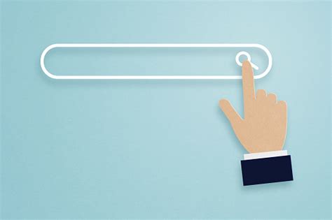 인터넷 네트워킹 개념에 대한 정보 데이터 검색 검색창 안의 돋보기 아이콘을 터치하는 사업가의 손의 그런지 종이 컷 개념에 대한 스톡 사진 및 기타 이미지 Istock