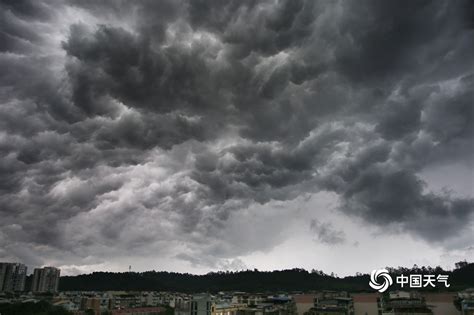 风雨欲来乌云压城 四川遂宁天空宛如科幻大片 图片频道