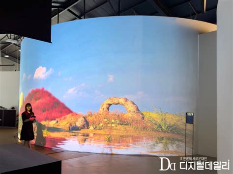 [현장에선] ‘황홀한 타임슬립…`엡손 신규 4k 프로젝터`로 그린 미디어아트 디지털데일리