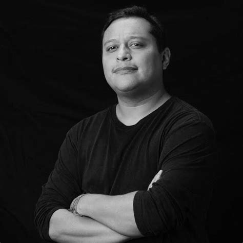 Félix R Tapia Medium