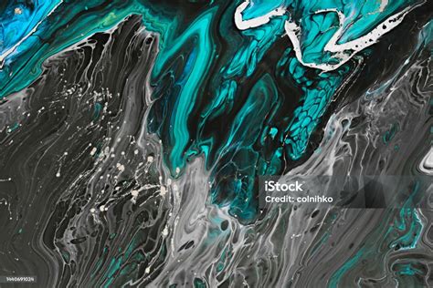 유체 예술 아크릴 물감 회색 녹색 및 파란색 파도를 혼합하는 추상 액체 흐름이 튀어 나옵니다 대리석 효과 배경 또는 질감 개성 개념에 대한 스톡 사진 및 기타 이미지