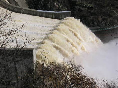 Язовири и каскади Водостопанска дейност