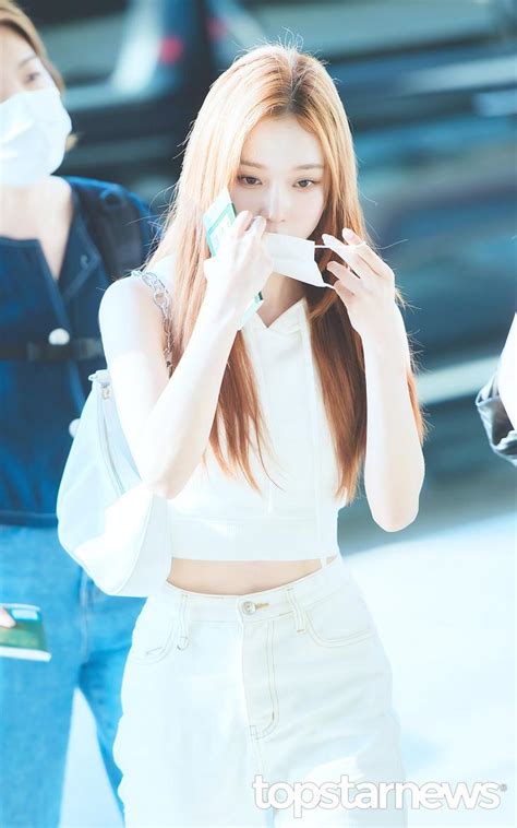 [hd포토] 에스파 Aespa 윈터 ‘도도한 눈매 김포공항 출국 최규석 기자 톱스타뉴스 엔터 가요 출근길