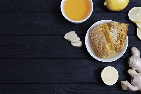 전통 의학입니다 꿀 벌 나무에 넓어짐 차 치유 차에 대 한 성분입니다 차에 대 한 여 보입니다 생강 레몬 공간에 복사 합니다 디자인 요소 0명에 대한 스톡 사진 및 기타