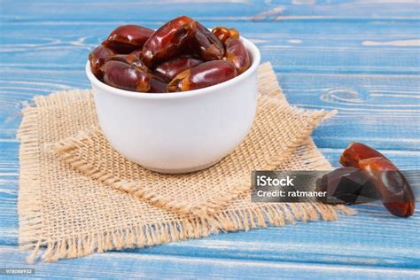 소스 천연 비타민과 식이 섬유 건강 한 영양 개념으로 날짜 과일에 대한 스톡 사진 및 기타 이미지 과일 달콤한 음식 대추 열대 과일 Istock