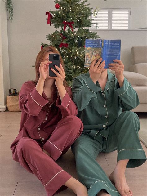 해피데이 🎄크리스마스신상🎅🏻hmade 플론 크리스마스 무지 긴팔 잠옷 커플 파자마 세트 2color 직진배송