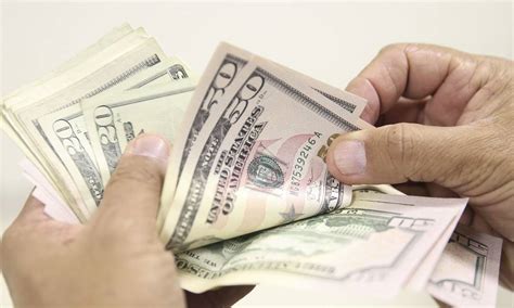 Dólar Fecha Em Queda Após Sinalização Do Fed De Manter Juros Baixos